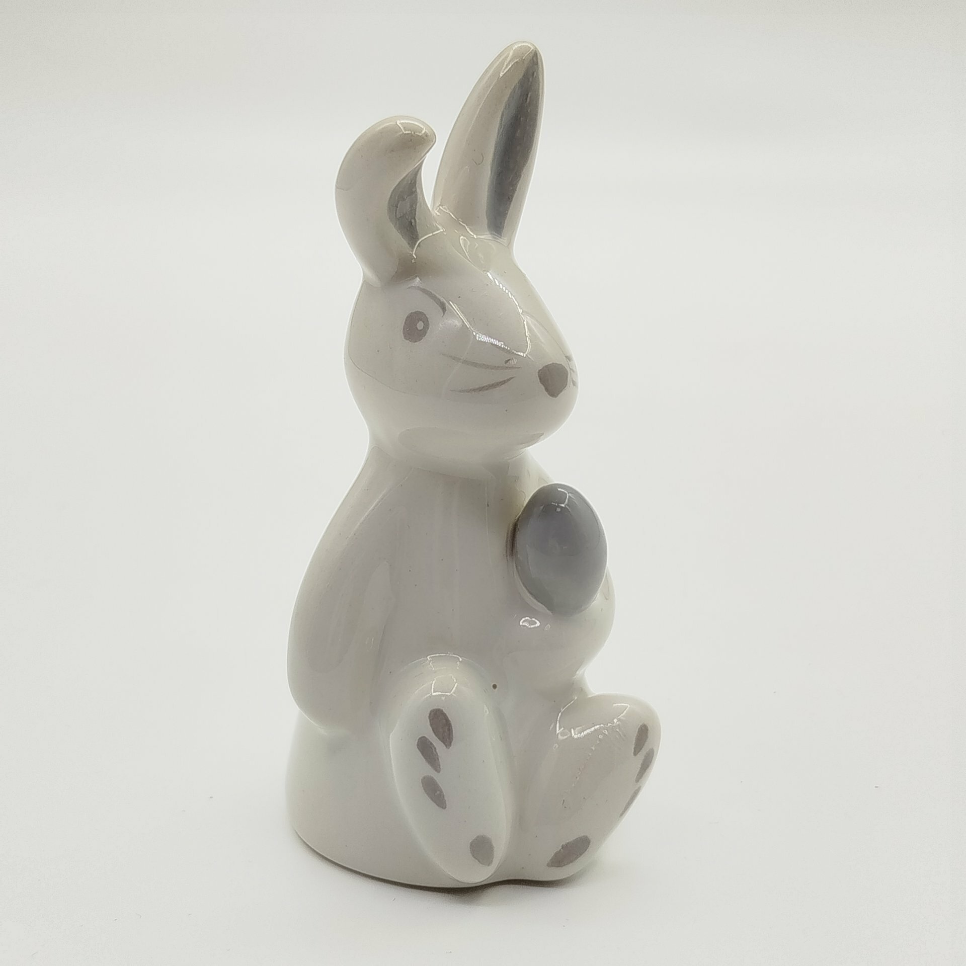 Статуэтка "Белый заяц", фарфор, роспись, Азия, 2000-2020 гг.