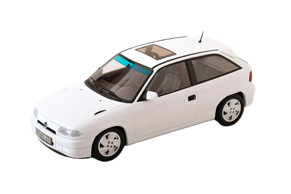Модель коллекционная NOREV Opel astra gsi 1991 white