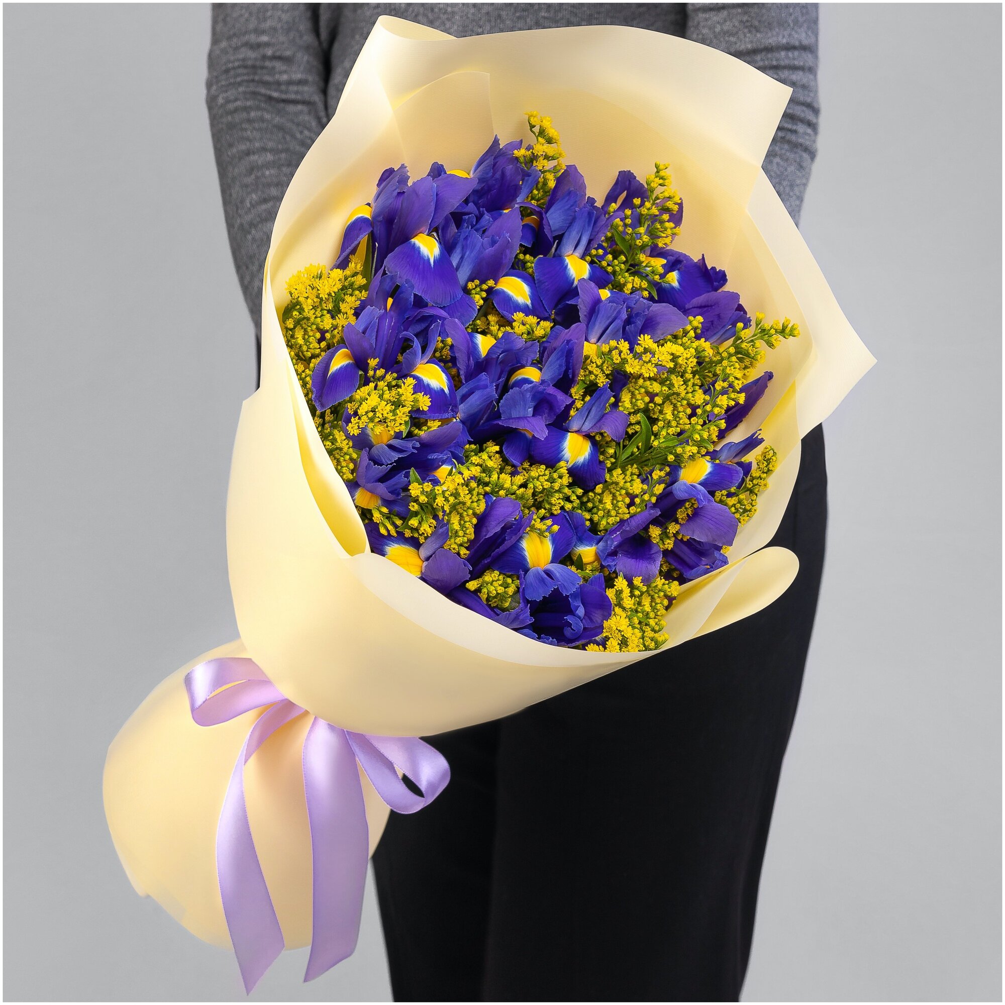 Дуо-букет Мегацвет24 "Ирис и Гипсофила", синий/желтый, размер М, дизайнерская упаковка