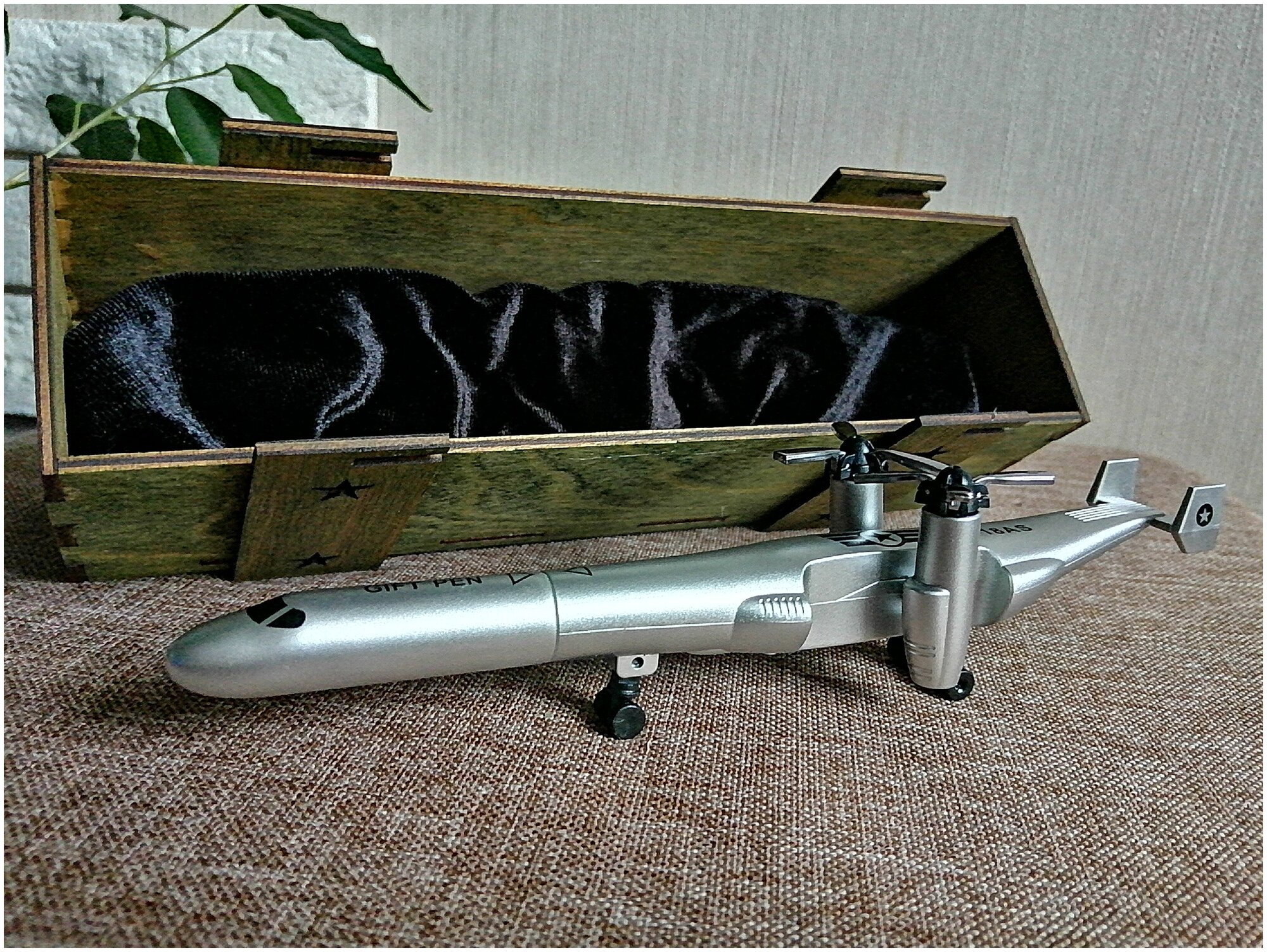 Оригинальный подарок Ручка в виде самолета(серебристый) в армейском ящике