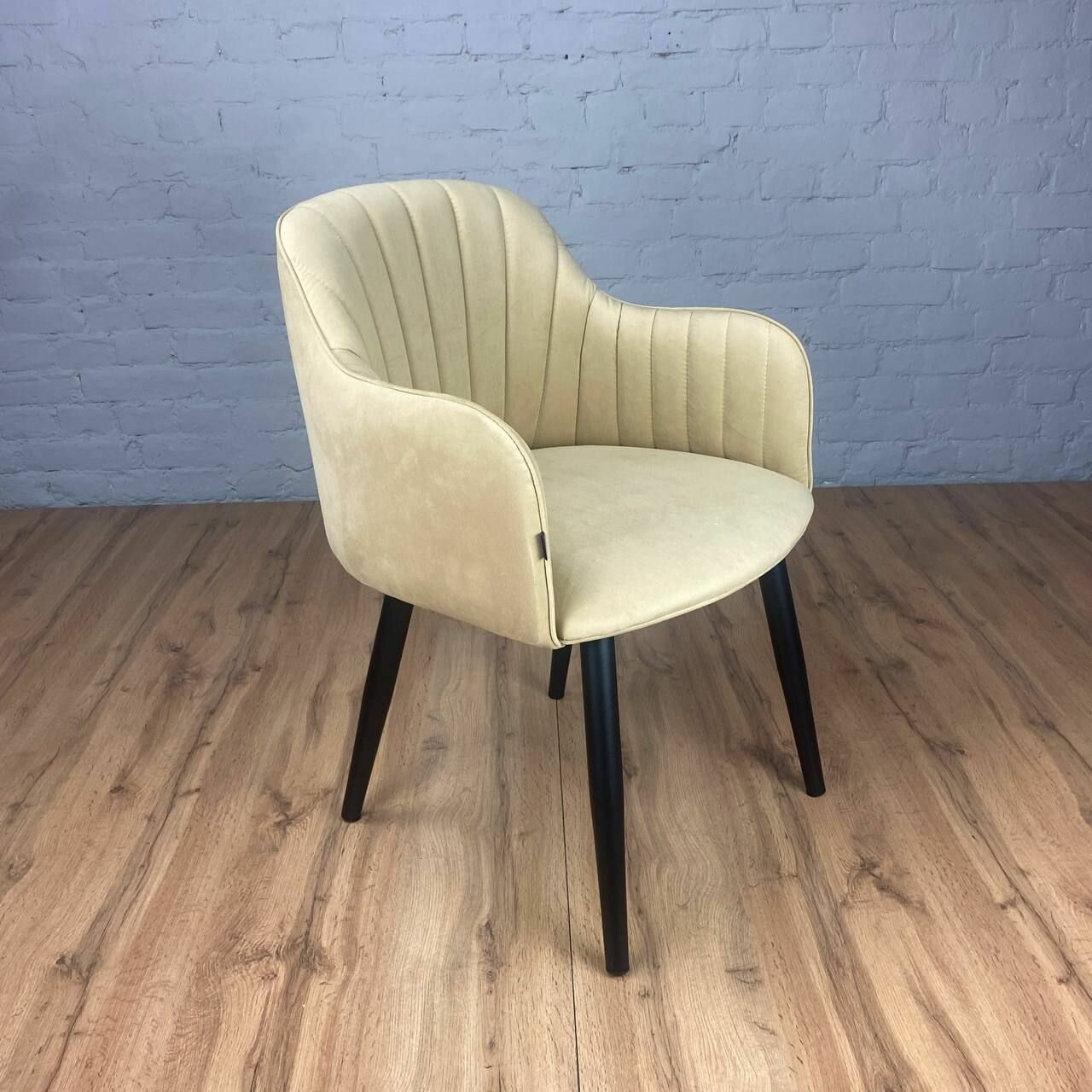 Стул для кухни и гостиной Манго. На металлический черных ножках, обивка велюр Velutto 02. Для кухни гостиной столовой детской кафе.