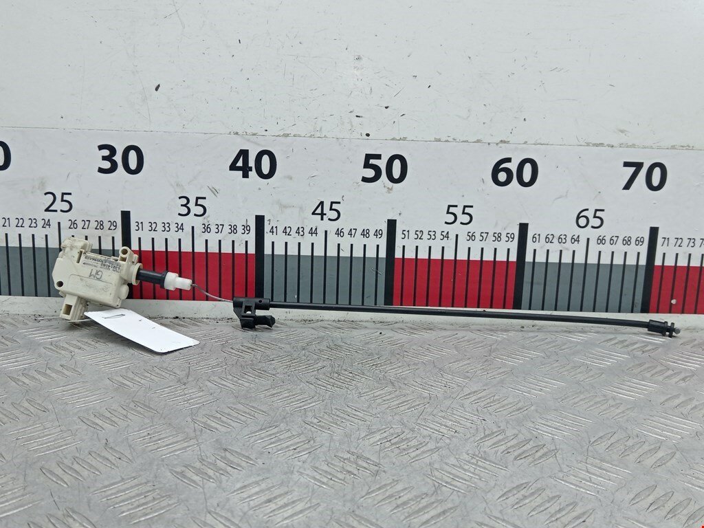 Сервопривод (электропривод моторчик привода) замка крышки багажника Opel Astra H 13214182 арт. 1931931