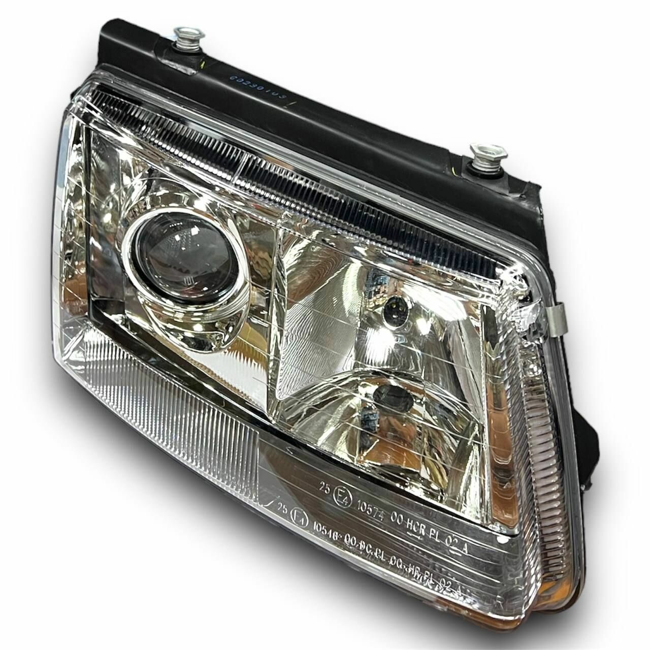 Фара передняя правая прозрачная под электрокорректор Ксенон (без крышек) Volkswagen Passat B5 с 1996-2000 ( Фольксваген Пассат Б5 )