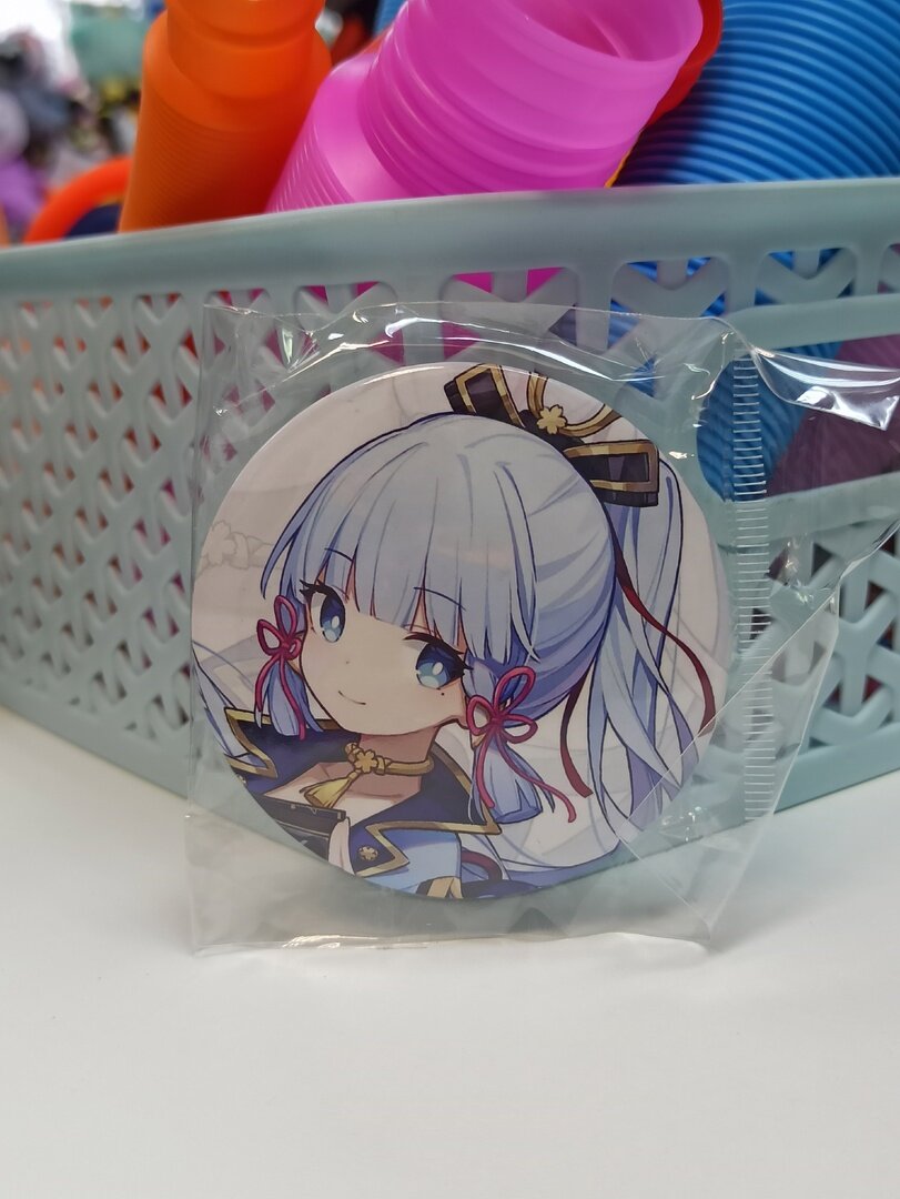 Значок с Аяка, Genshin Impact, 8 см, металл