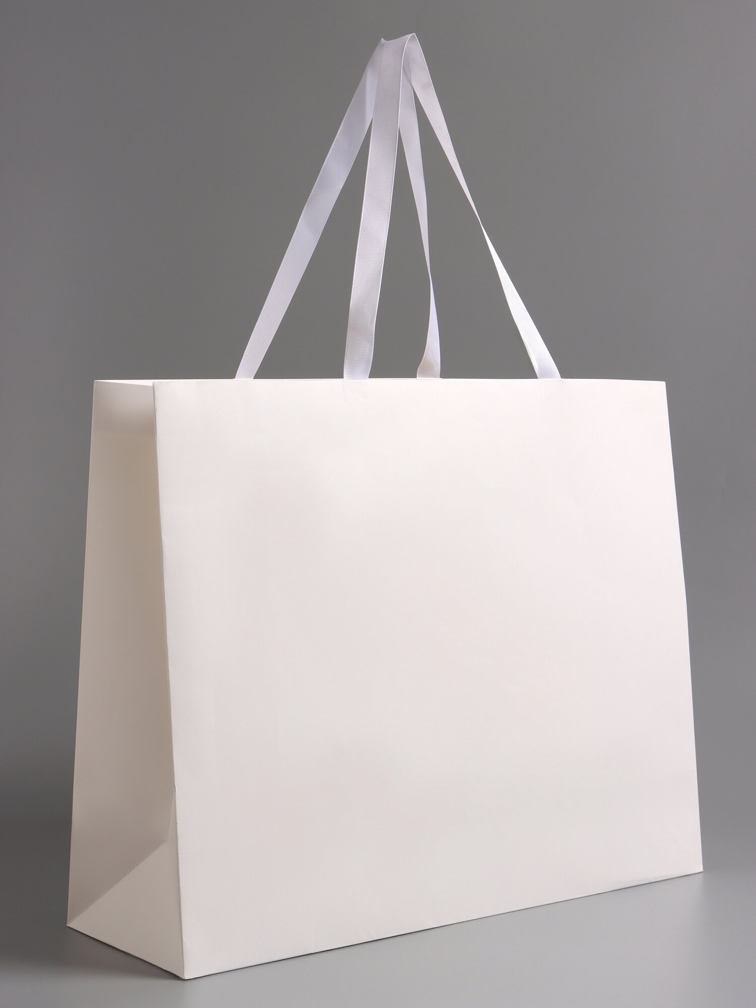 Пакет подарочный ламинированный горизонтальный "Белый", 48 х 39 х 16 см 10919594