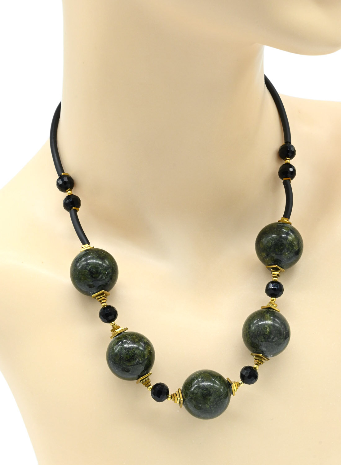 Колье, змеевик