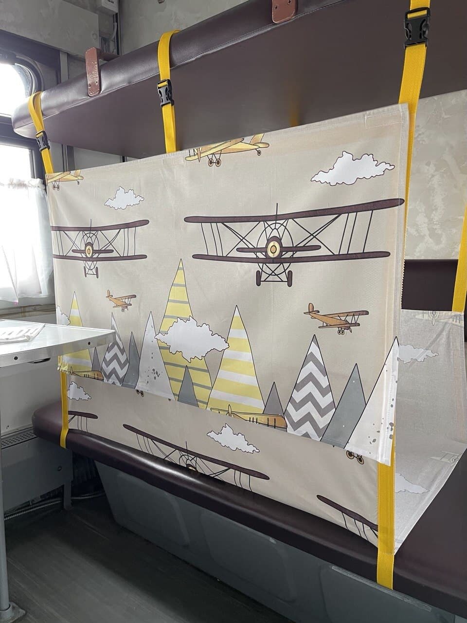 Манеж для поезда для нижней и боковой полки длина 110 см со шторкой