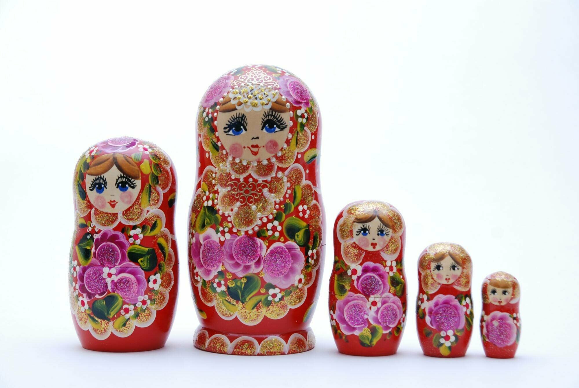 Традиционная авторская матрешка с розовыми цветами