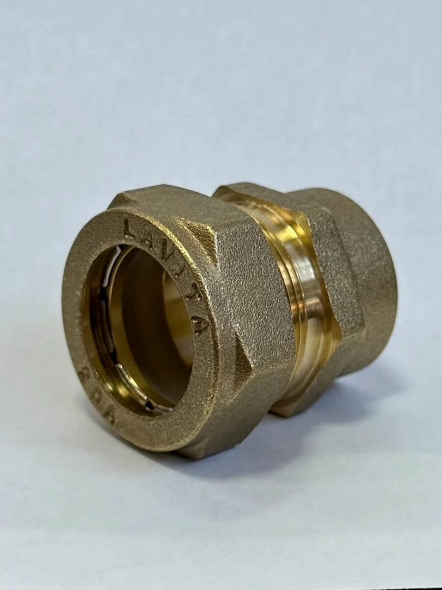 Муфта для гофрированный трубы внутренняя резьба 20х3/4 (F)