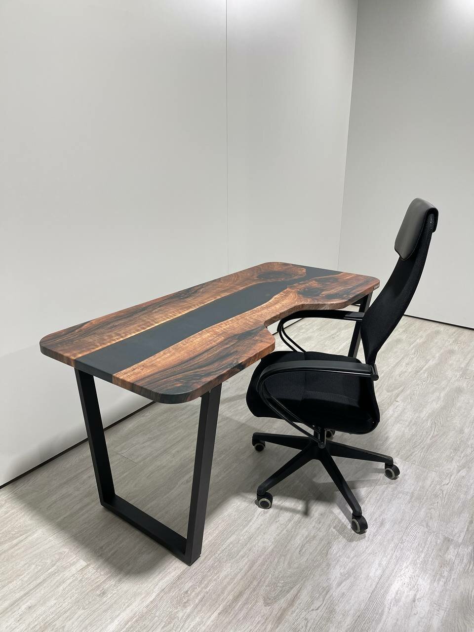 Стол письменный компьютерный игровой с вырезом THETABLE•RU 3.26/160х70 см, высотой 77 см