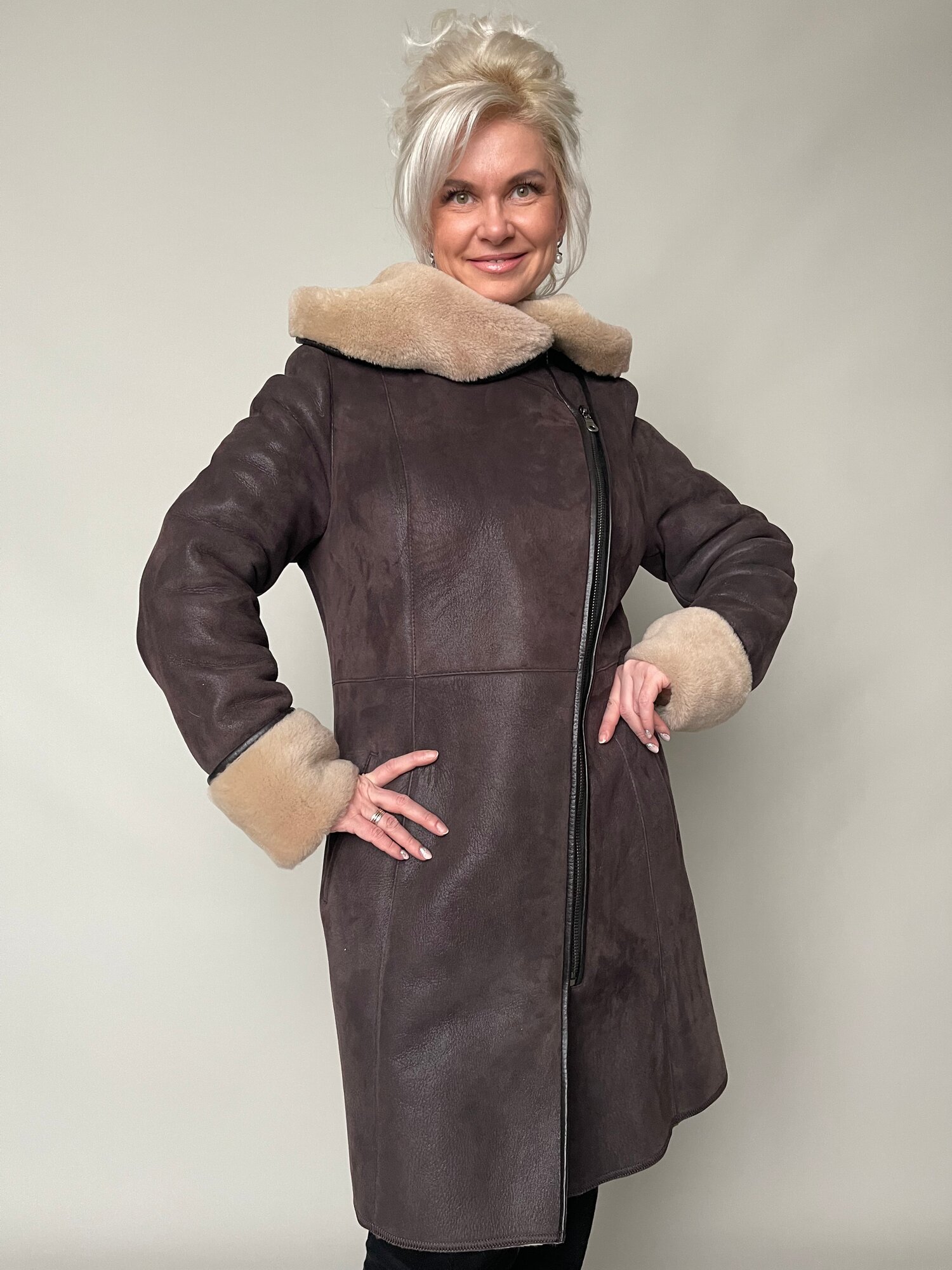 Дубленка женская тм LIVEDDI с капюшоном цв.коричневый р.46-48 /12628/