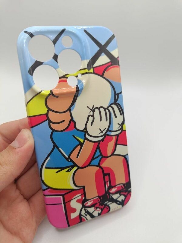 Защитный чехол с принтом KAWS для iPhone 14 Pro