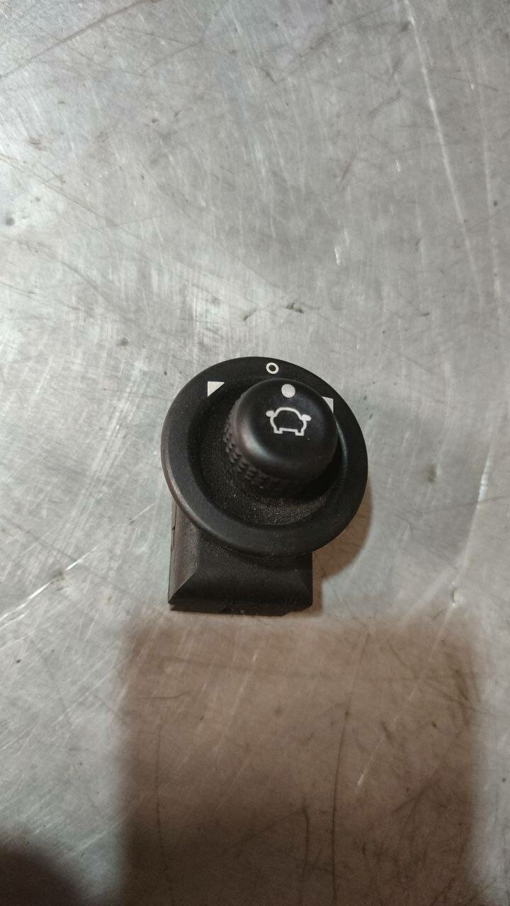 Кнопки зеркал Ford Transit Connect 2009 93BG17B676BB