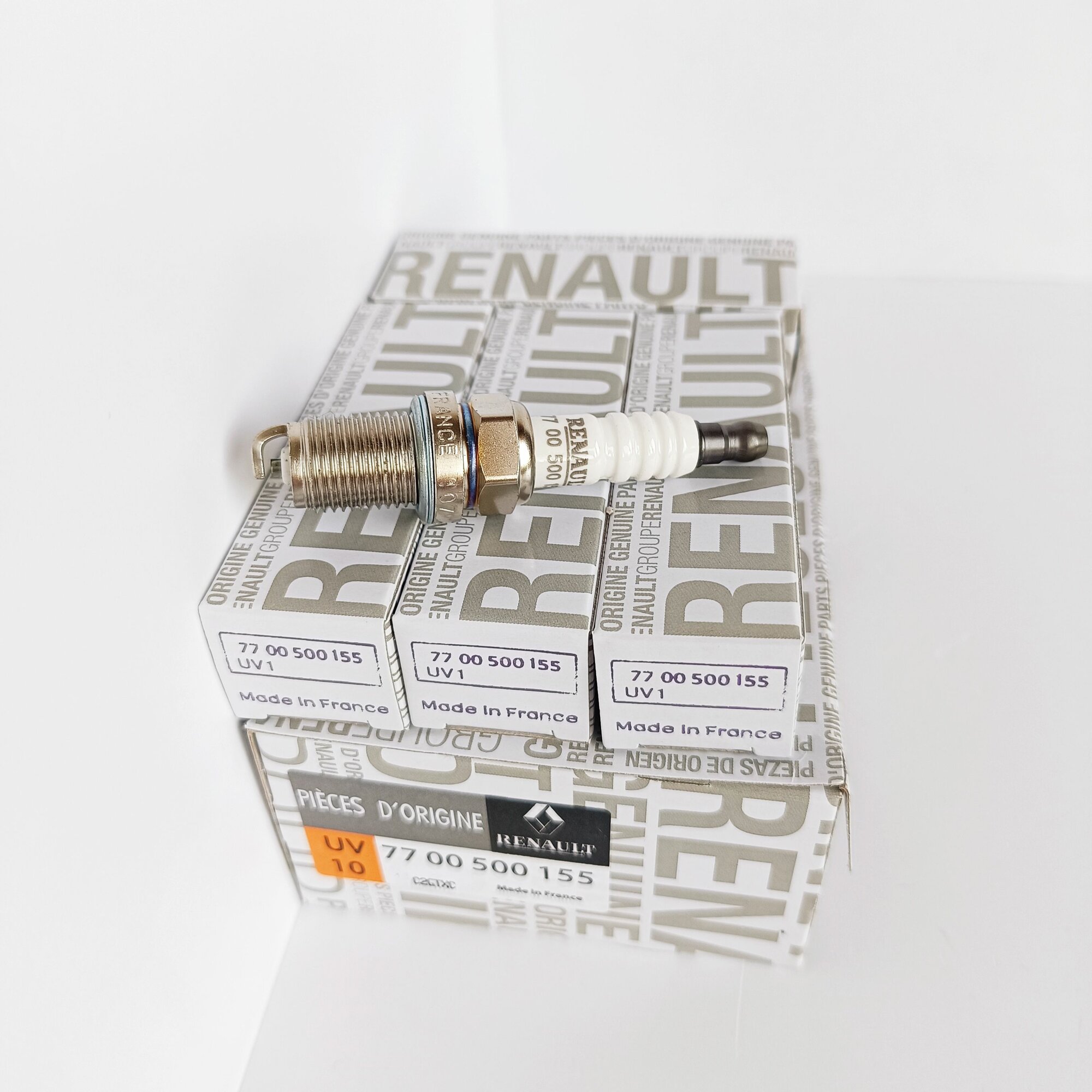 Свечи зажигания 4 шт. 7700500155 Renault Duster Kaptur Logan Megane Sandero Symbol, Lada Largus