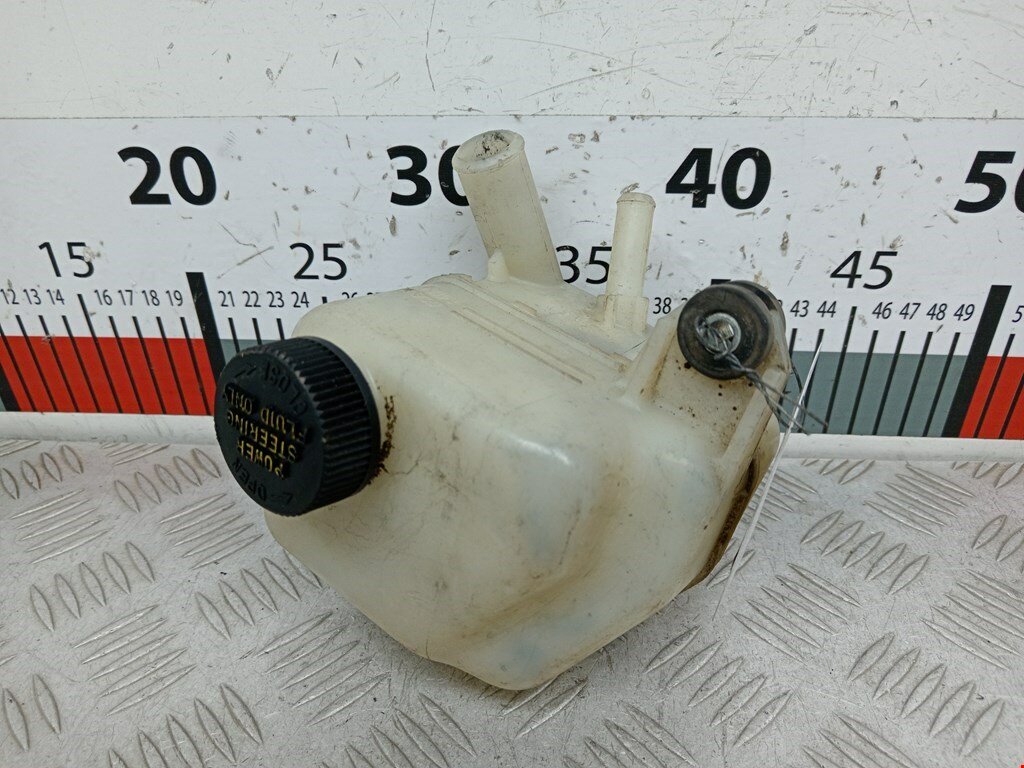 Бачок гидроусилителя Mazda 323 BA B01A32690B арт. 2168458