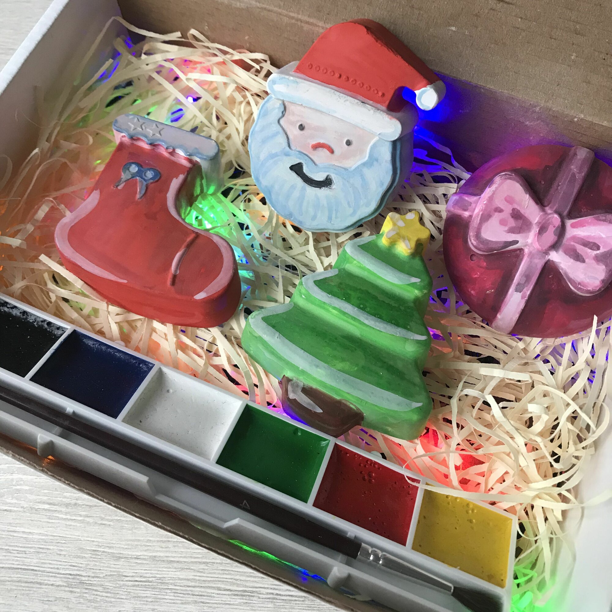 Раскраска детская объемная многоразовая. Набор гипсовых фигурок 4 шт, акварельные краски 6 цветов и кисточка.