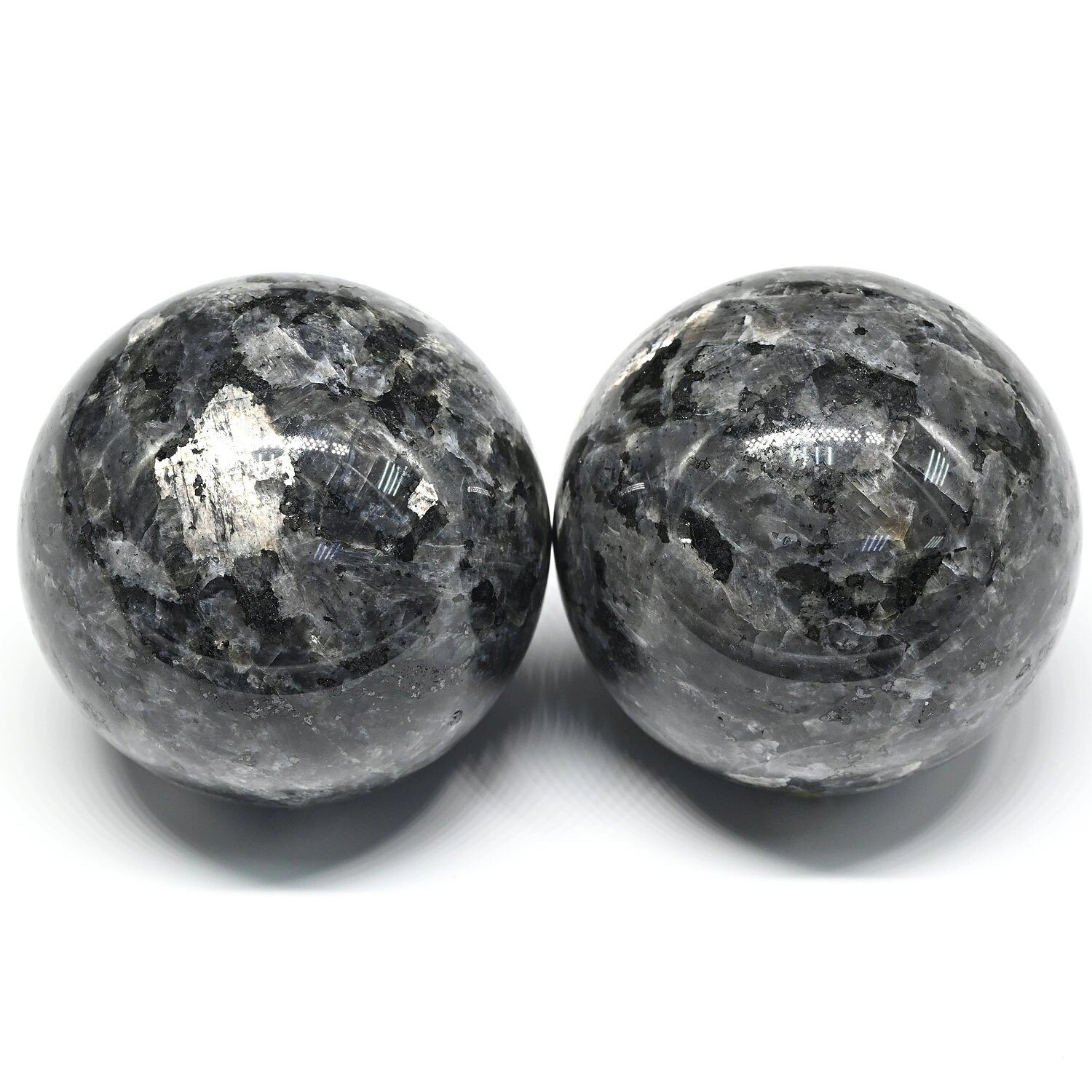 Шар из лабрадора "Ларвикита", диаметр 61-62мм .