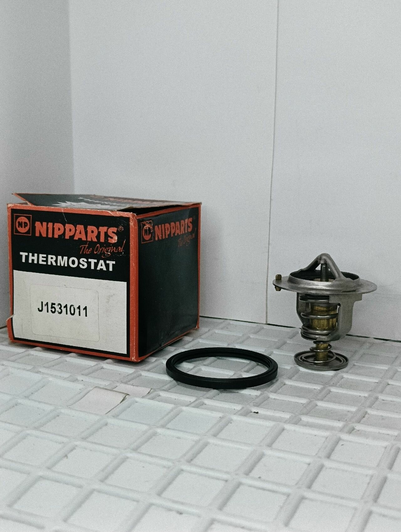 Nipparts J1531011 Термостат 88C 212002W201 2120057J15 2120057J05 MITSUBISHI NISSAN TOYOTA