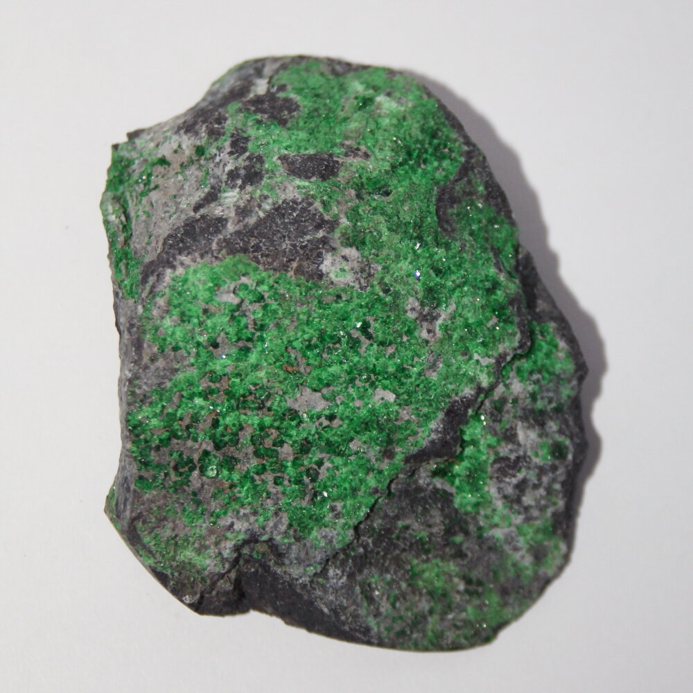 Уваровит, коллекционный образец "True Stones"