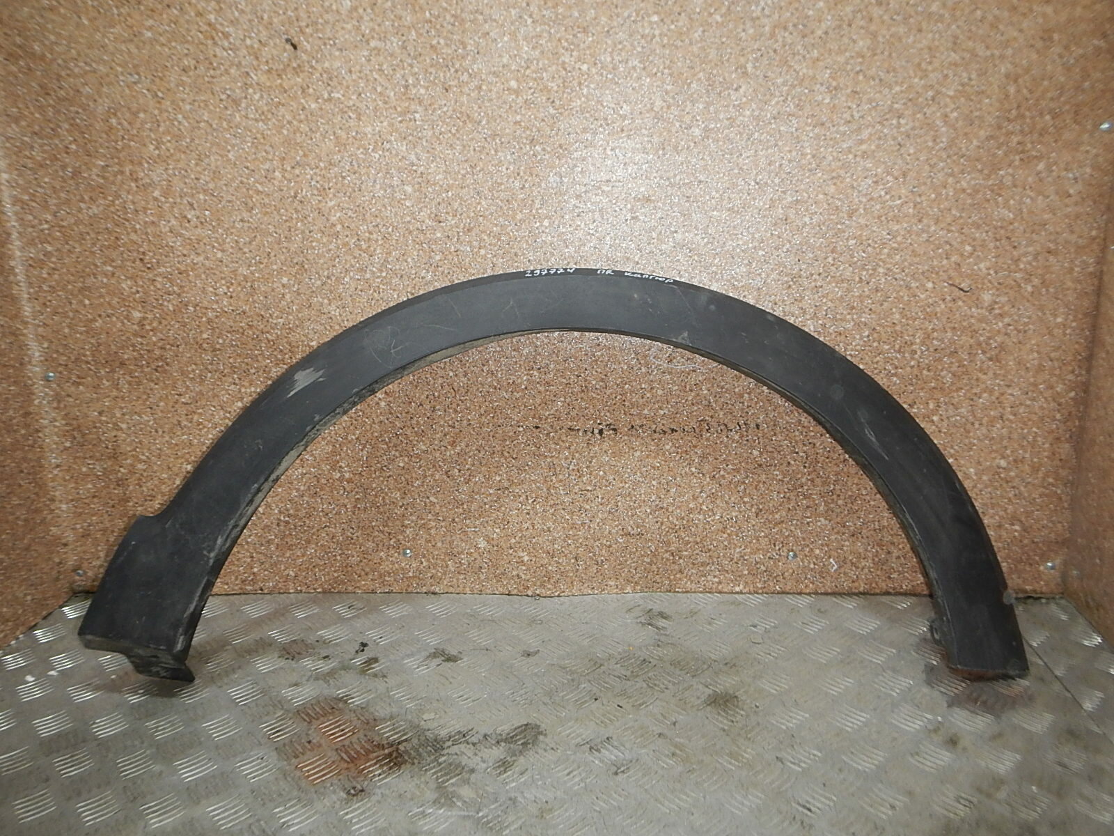 Б/У Накладка крыла переднего правого, Renault (Рено)-KAPTUR (16-) RENAULT KAPTUR (16-) Царапины 297774 RENAULT арт. 6381...