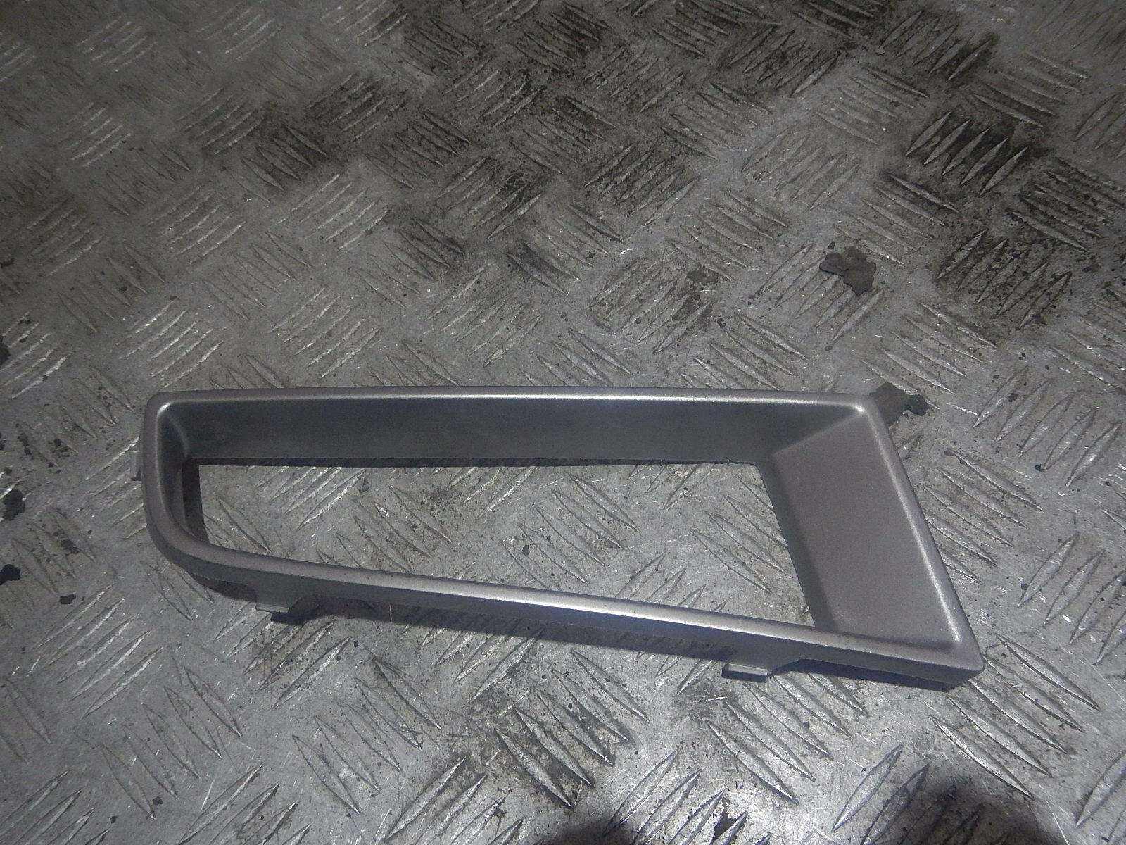 Б/У Рамка противотуманной фары правой, Mazda (Мазда)-3 (BK) (02-09) MAZDA 3 (BK) (02-09) 05- седан Новая. 390361 MAZDA ар...