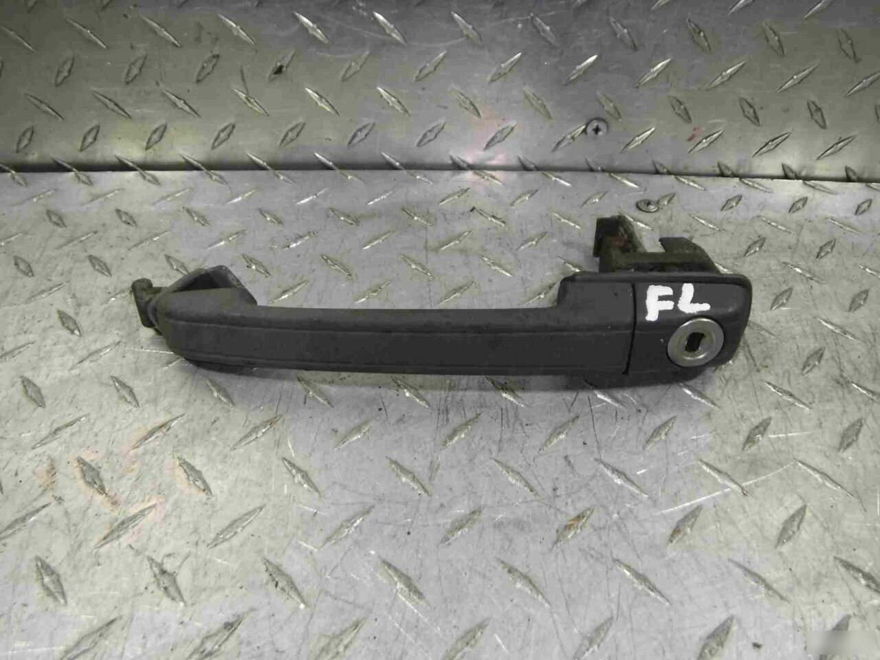 Ручка двери передней наружная левая Volvo 850 I (1991—1997) 1372889