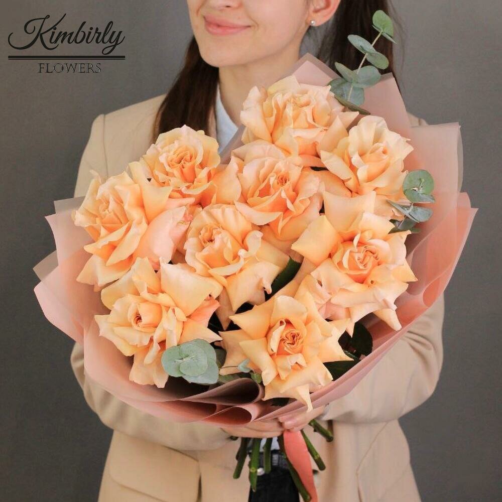 Букет живых цветов из одноголовых французских роз и эвкалипта, 9 шт, цвет персиковый, нежный, розы Шиммер