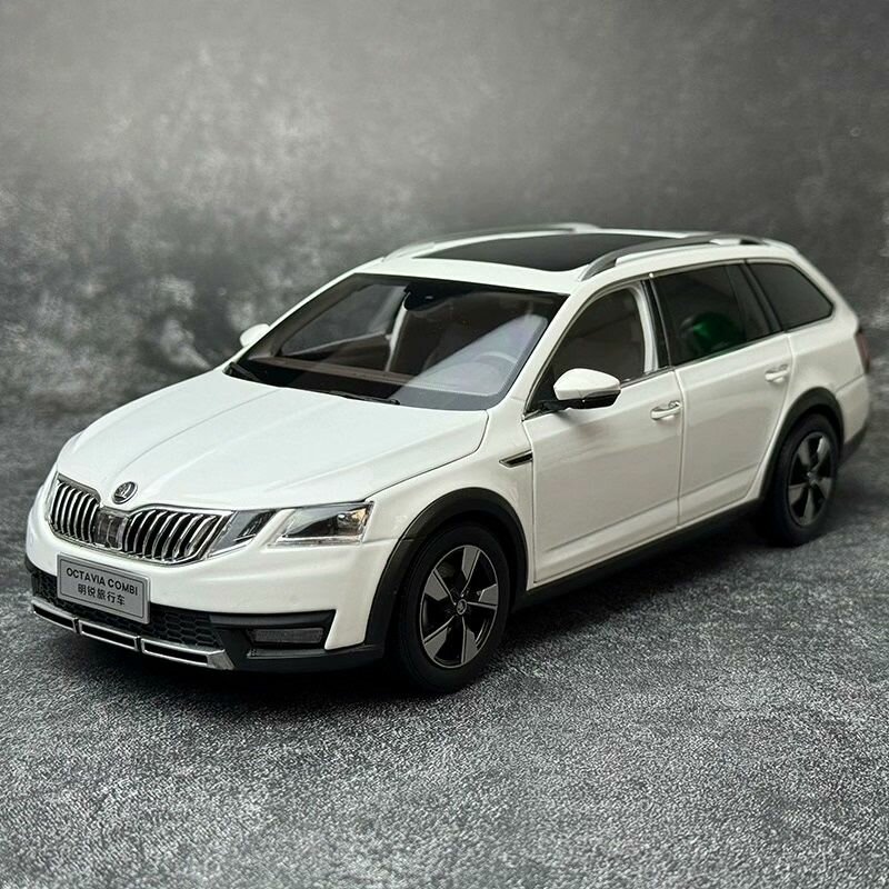1/18 Модель автомобиля Skoda Octavia Travel Edition
