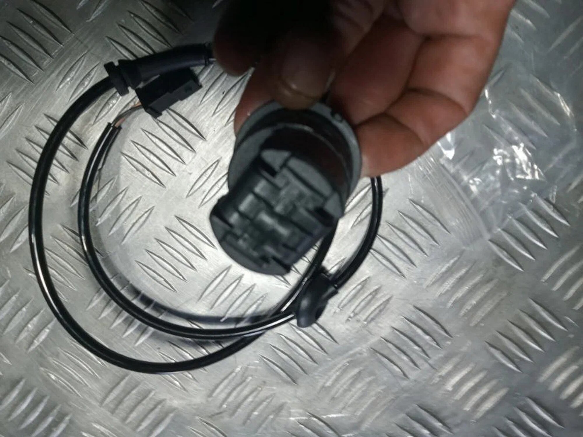 Датчик ABS 3B0927807B, для Volkswagen Passat B5, задний, черный