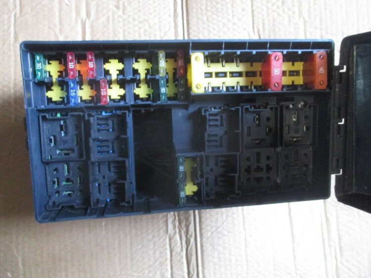 Блок предохранителей под капотом 98AG14A142AD 1126245 Форд Фокус 1 1.6-1,8л