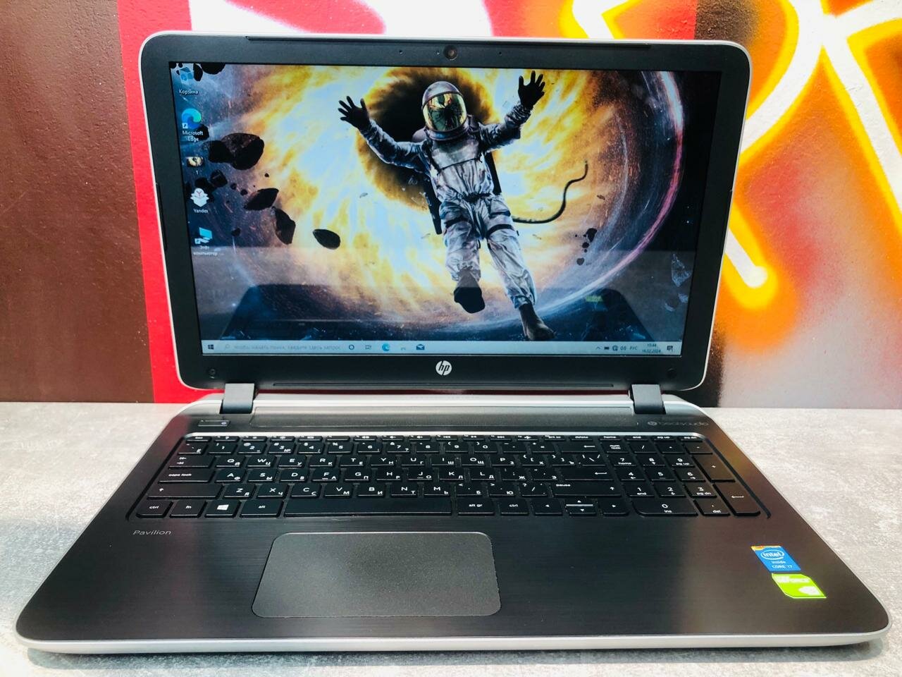 Ноутбук HP Pavilion 15-p060sr (G7W99EA, 15.6", Intel Core i7 4510U 2.0-2.6ГГц, 2-ядерный, 12ГБ DDR3L, 1000ГБ, NVIDIA GeForce 840M - 2 ГБ, Windows 10 серебристый)