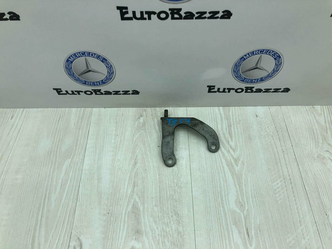 Кронштейн катализатора Mercedes W211 A2114928841