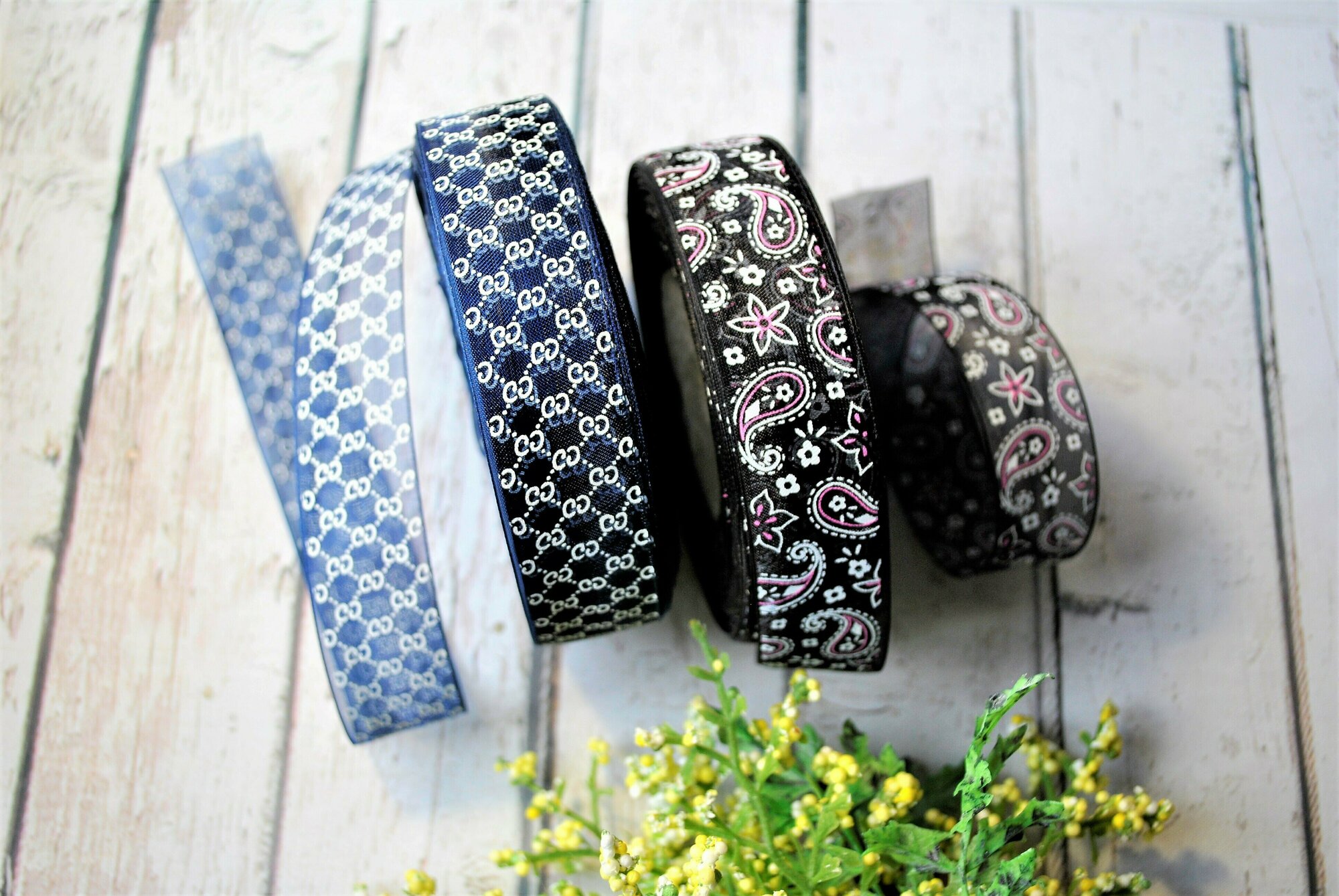 Набор лент из органзы с узором шириной 2,5 см. для изготовления бантиков, заколок, творчества и рукоделия 20 метров.