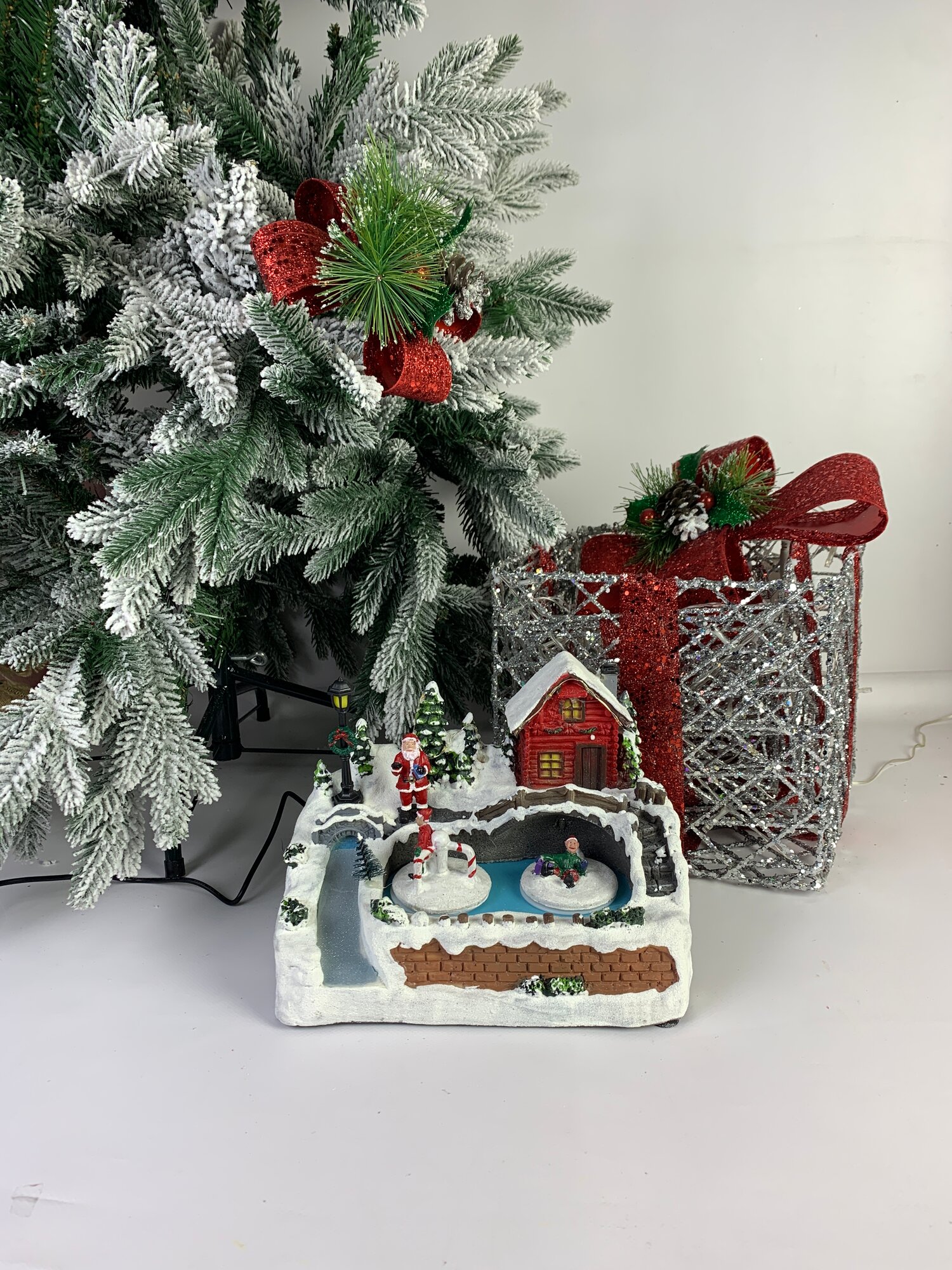 Новогодняя композиция- "Новогодний двор" , музыкальная, USB, 3*АА, 13*16,5*24 см