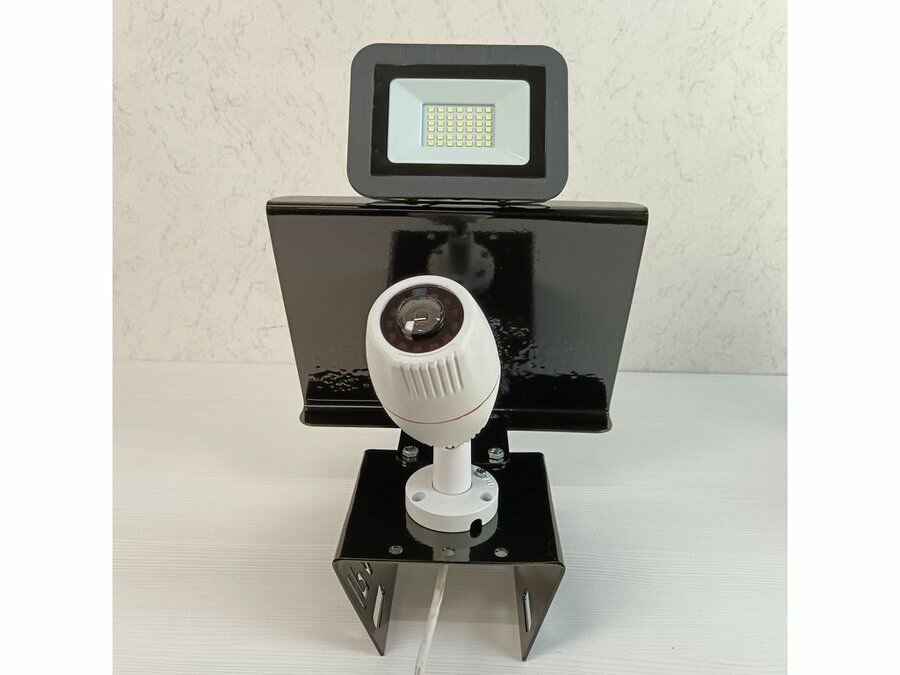 Кронштейн для камеры и прожектора на столб с козырьком и желобом черный