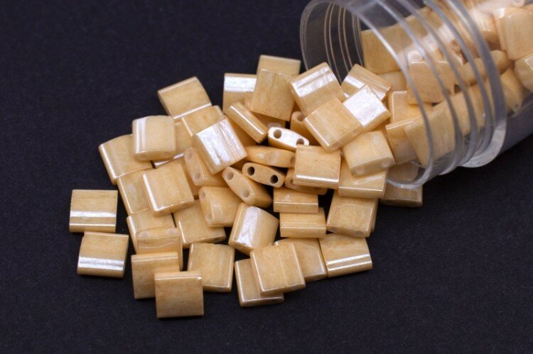 Бисер японский MIYUKI TILA #0593 бежевый, цейлон, 5 грамм