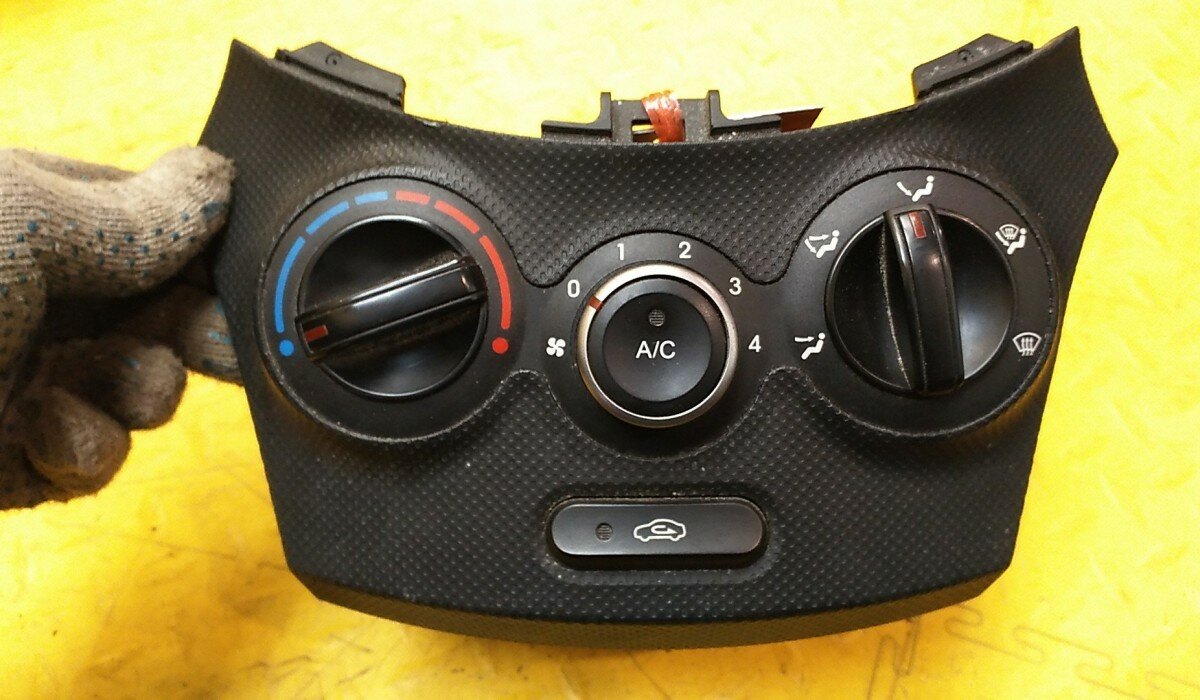 Блок управления печкой Solaris Hyundai 972504L040