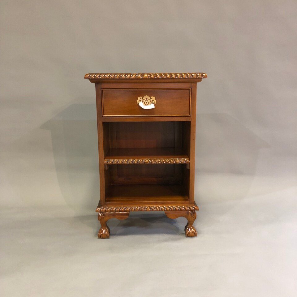 Тумба в стиле Chippendale DOMKORLEONE из красного дерева (mahogany wood) с ящиком и полкой, цвет орех LBW (коричневый)