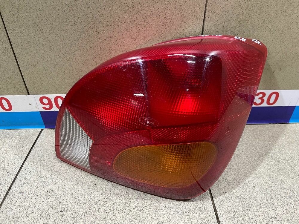 Фонарь задний правый Ford Fiesta 4