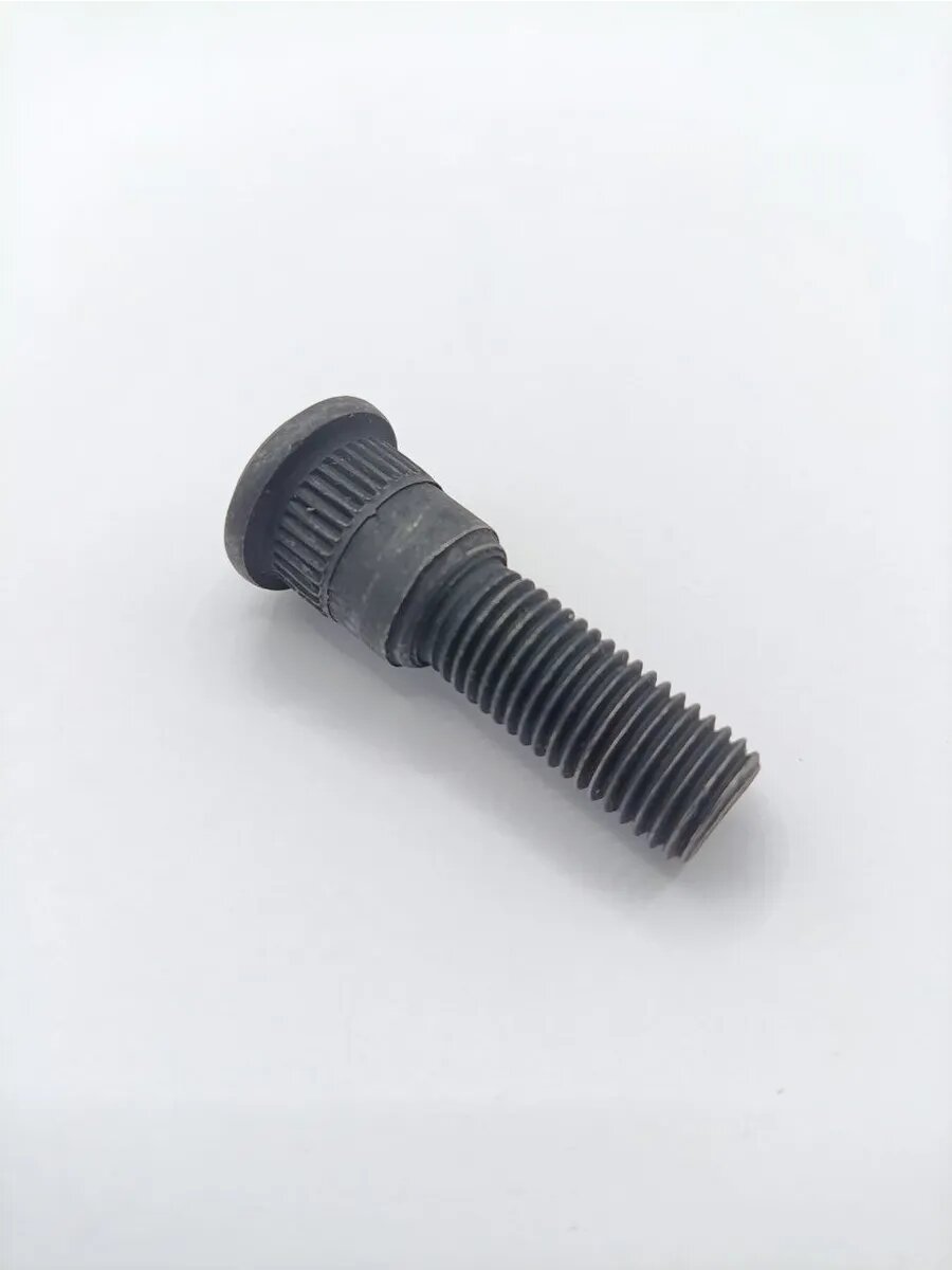 Шпилька колесная задняя