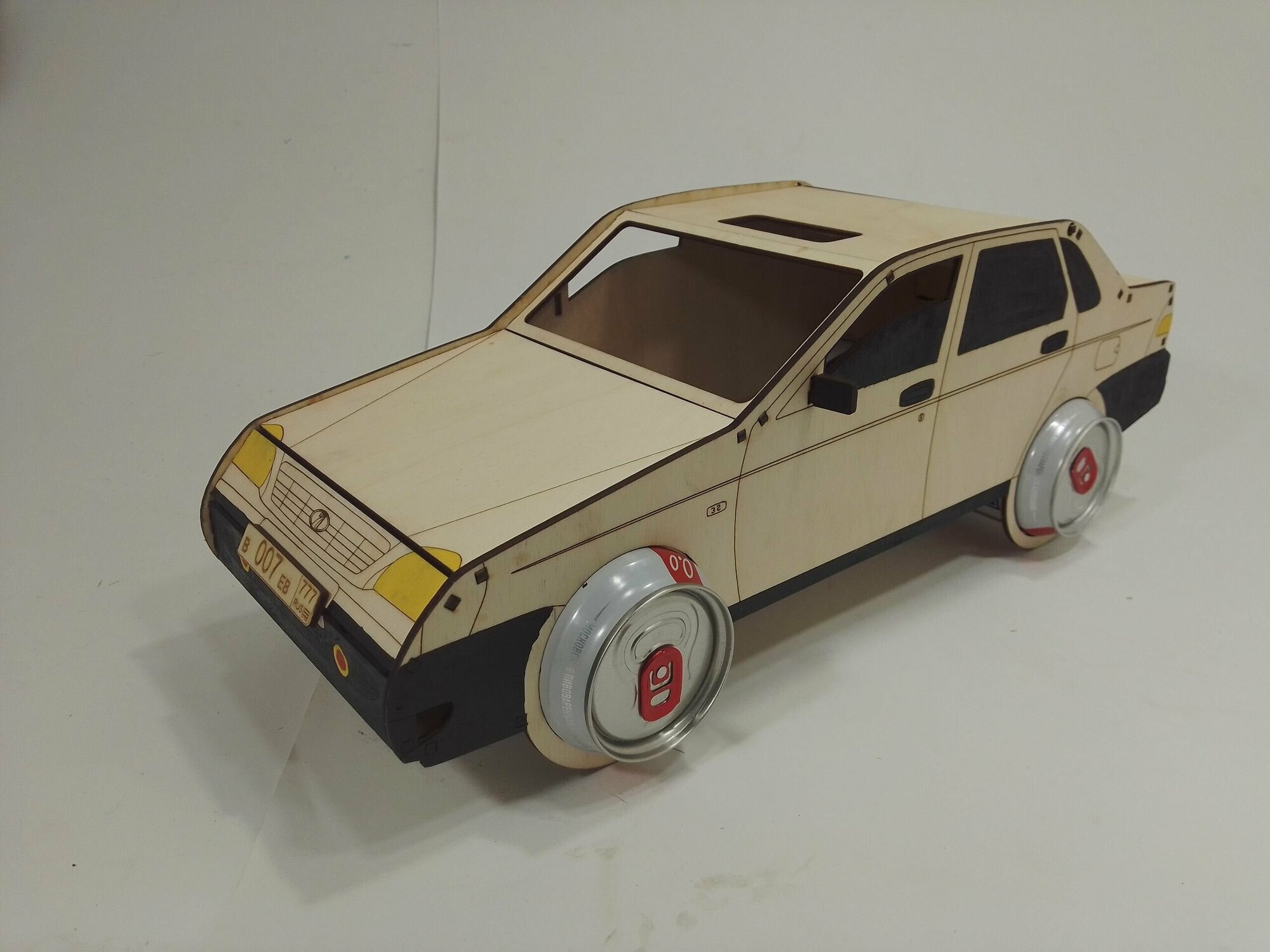 Деревянная подарочная коробка в форме автомобиля Приора, для пива, цвет бежевый