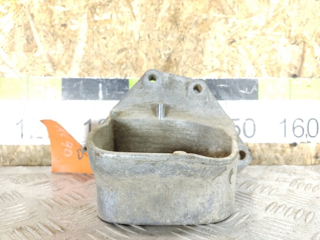 Кронштейн двигателя VOLVO XC 90 2002 2015 8634894