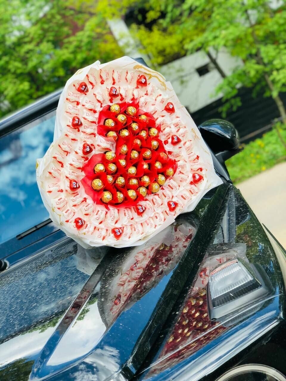 Букет из конфет раффаэлло и Ферреро роше