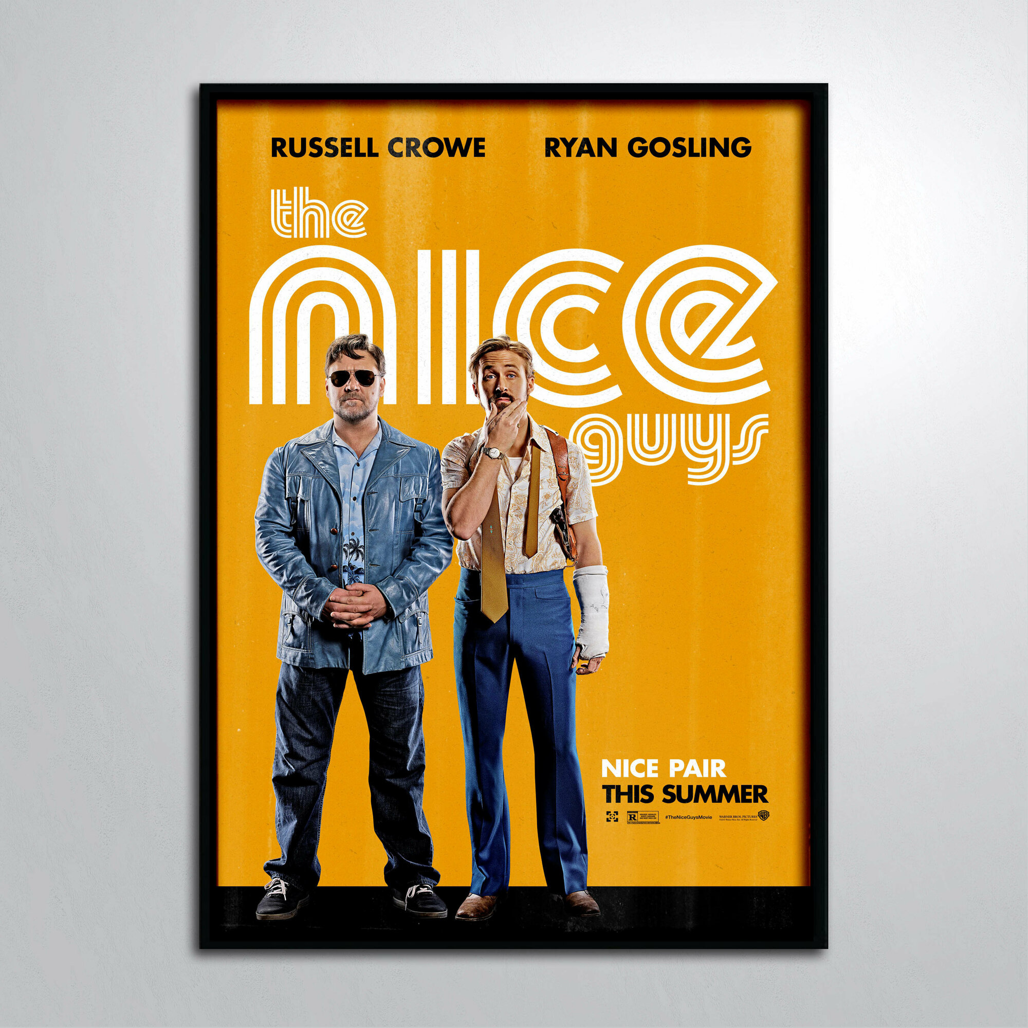Постер без рамы/Славные парни Райан Гослинг Рассел Кроу Желтый The Nice Guys