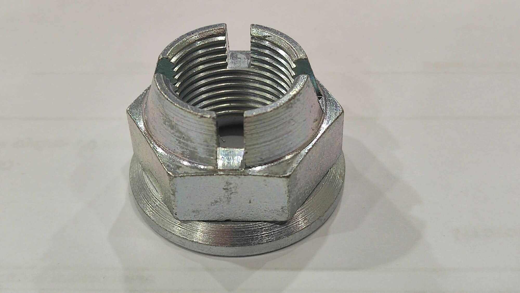 Гайка ступицы передней Vesta, Lada X-Ray, Largus, RENAULT Logan ступицы передней Белзан OE 8200964237