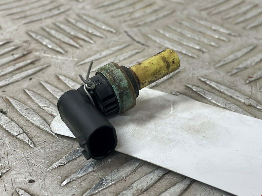 Датчик температуры охлаждающей жидкости Opel Astra H 55591401 арт. 2111645