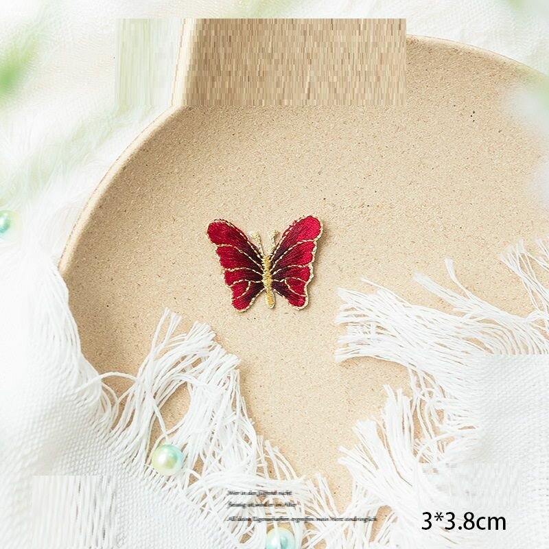 Термонашивка бабочка красная нашивка