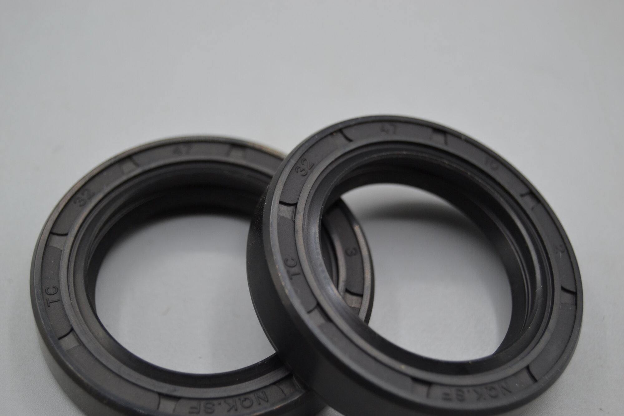 Манжеты сальники 32x47x10 (2 шт)