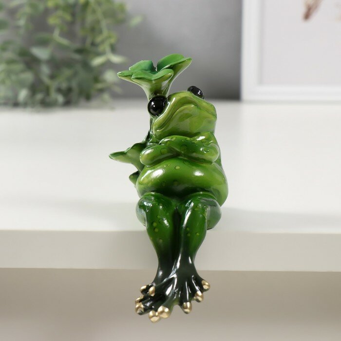 Фигурка полистоун лак на полку «Лягушонок в ожидании под листиками», 11×6×11 см