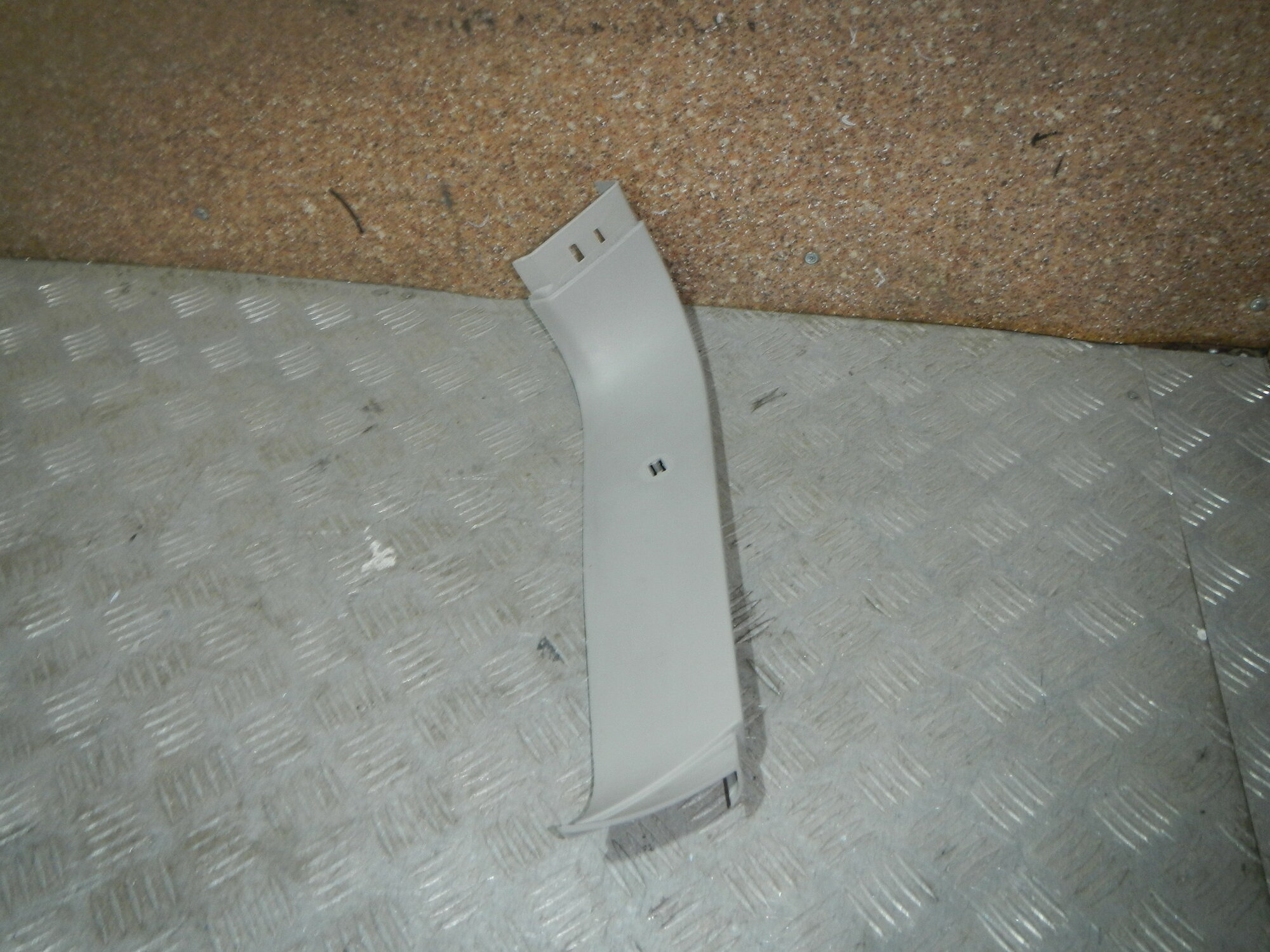 Б/У Обшивка двери багажника, Ford (Форд)-C-MAX (03-11) FORD C-MAX (03-11) Левая,06- Потертости. 541045 FORD арт. 1449678